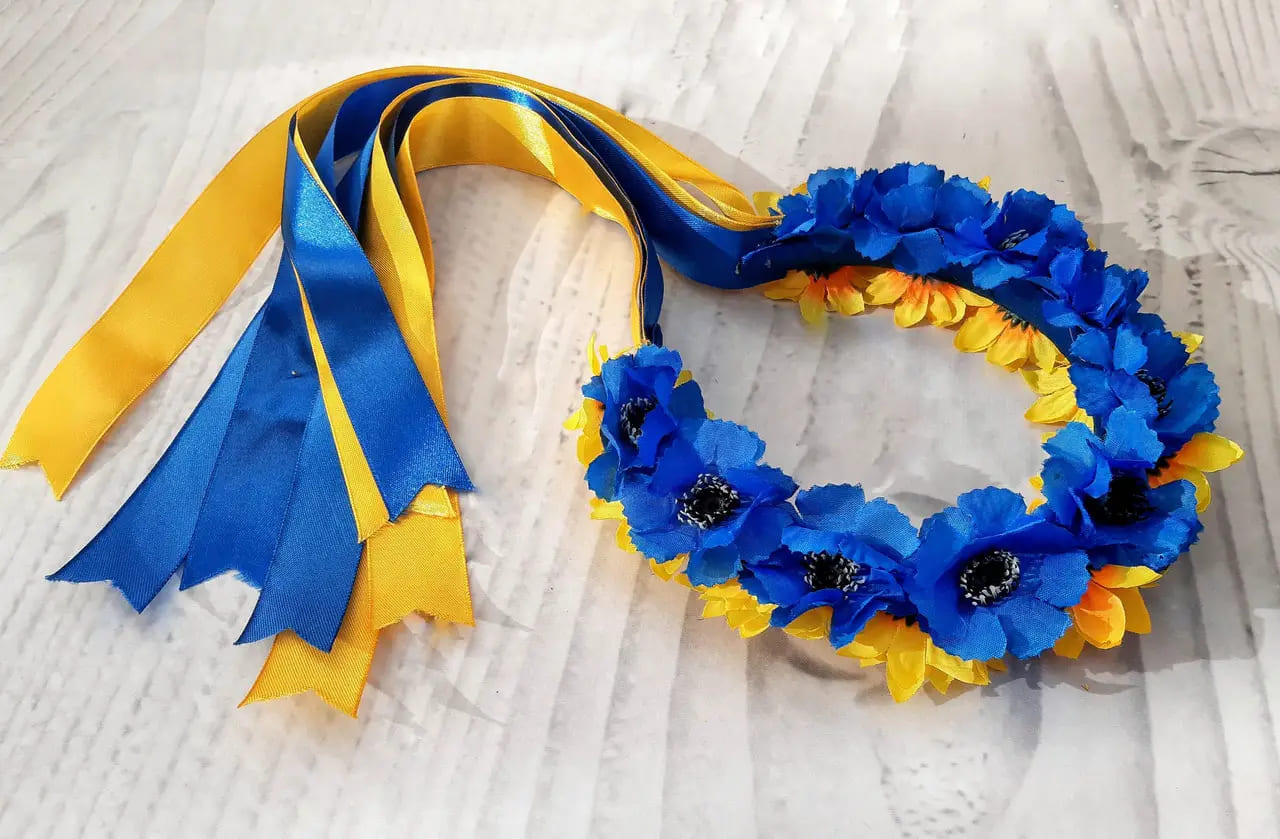 Ukrainian vinok of sunflowers and cornflowers – NaturalStep